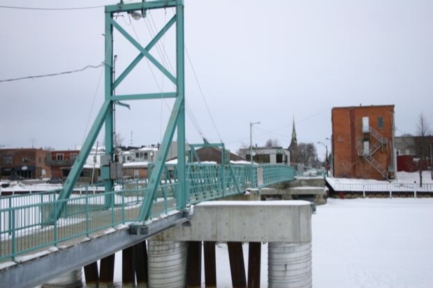 Wallaceburg walking bridge tender approved
