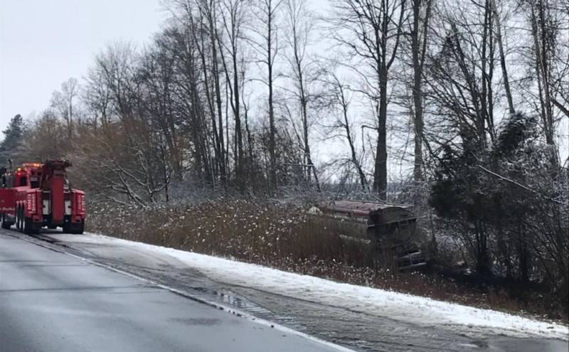 Poor road conditions leads to crash on the 401
