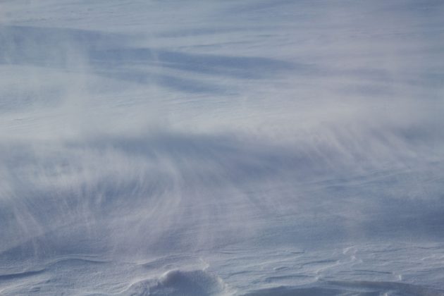 Heavy and local blowing snow, 10-15 cm expected, 50 km/h wind gusts ...